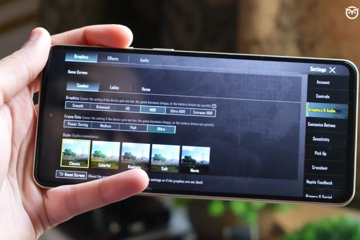 Trên tay Samsung Galaxy F55: Mặt lưng da sang trọng, chạy Snapdragon 7 Gen 1 nhưng tiếc là